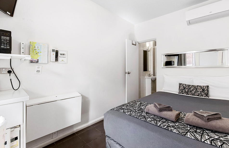 Small Single Room Street Parking | Surf Beach Motel